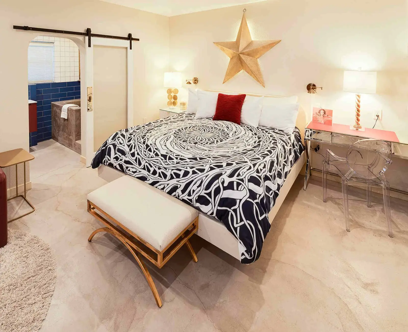 Wonder Woman at Blackstone – King Bed, Private Hotspring Bath